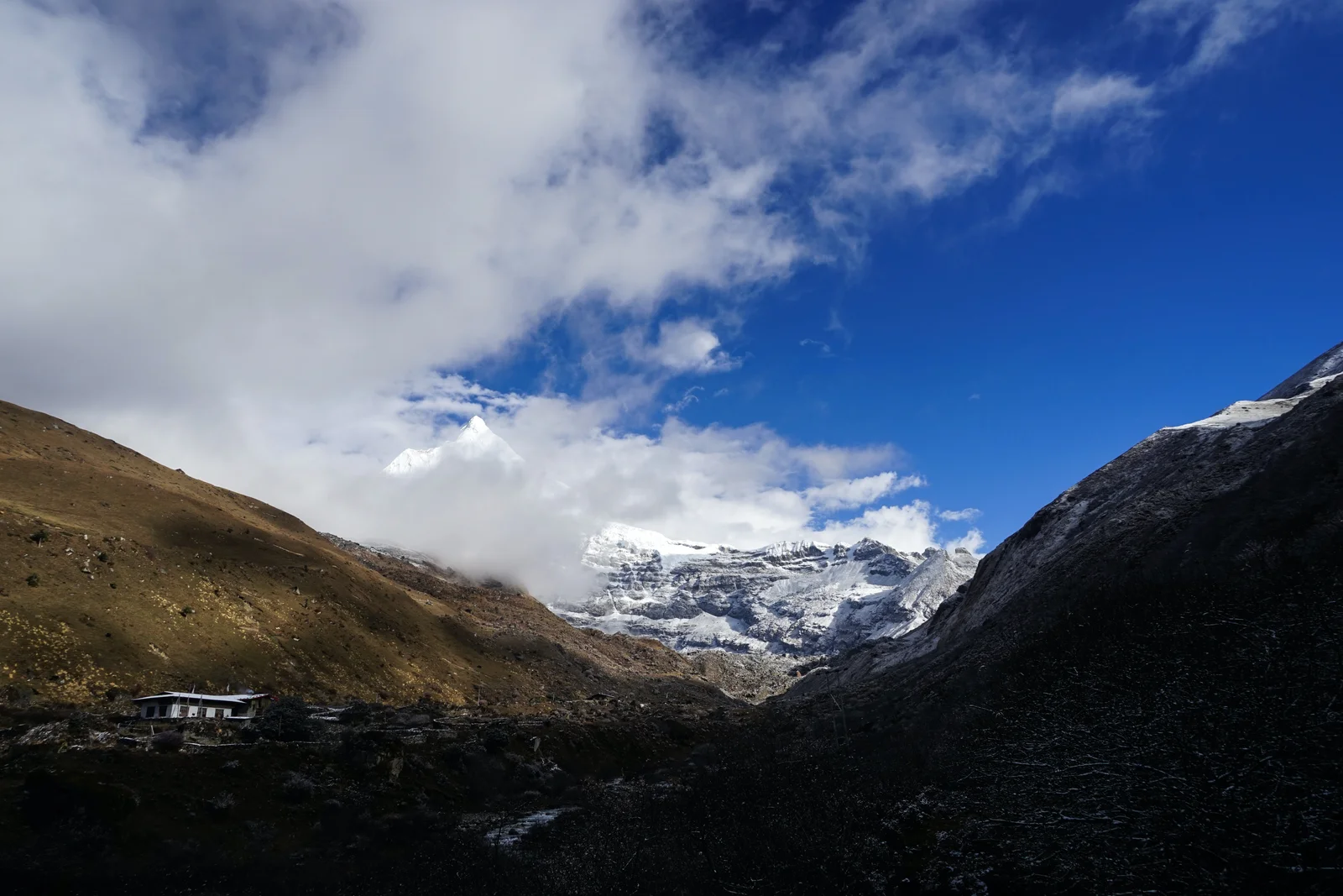 Bhutan Explore Tour : Magical Bhutan Tour| Mountain Delights