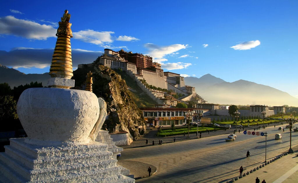 Lhasa Spiritual Tour – Explore Tibet’s Sacred Wonders